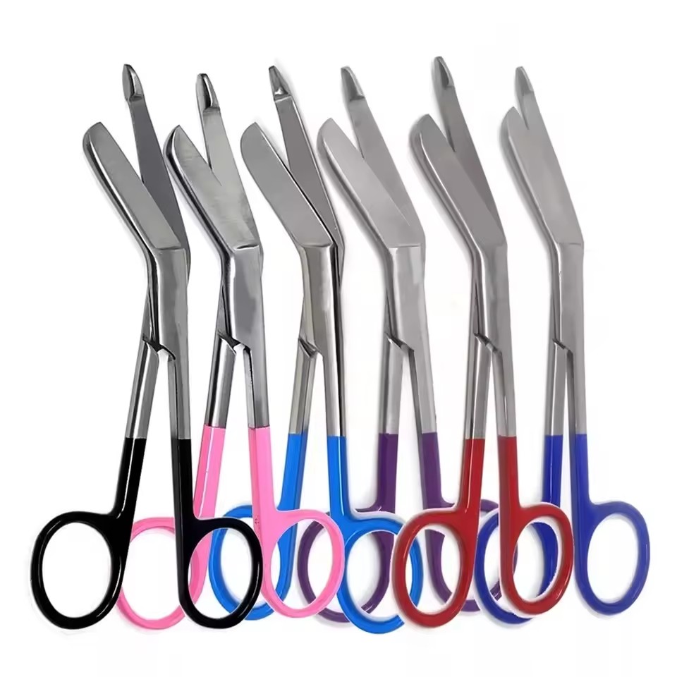 Different sizes of stainless steel curved surgical scissors